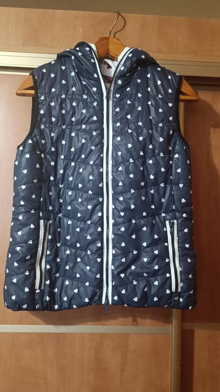 Лёгкий стёганый жилет — цена 380 грн в каталоге Жилетки Купить женские вещи по доступной цене на