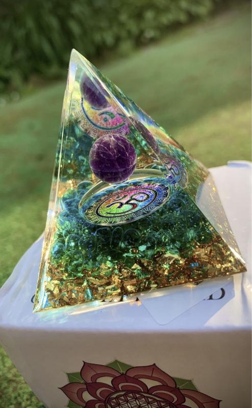 Піраміда для підвищення енергії — ціна 270 грн у каталозі Статуетки Купити товари для дому та