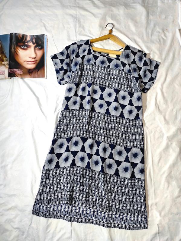 Шовкова сукня — ціна 480 грн у каталозі Сукні міді Купити жіночі речі за доступною ціною на Шафі