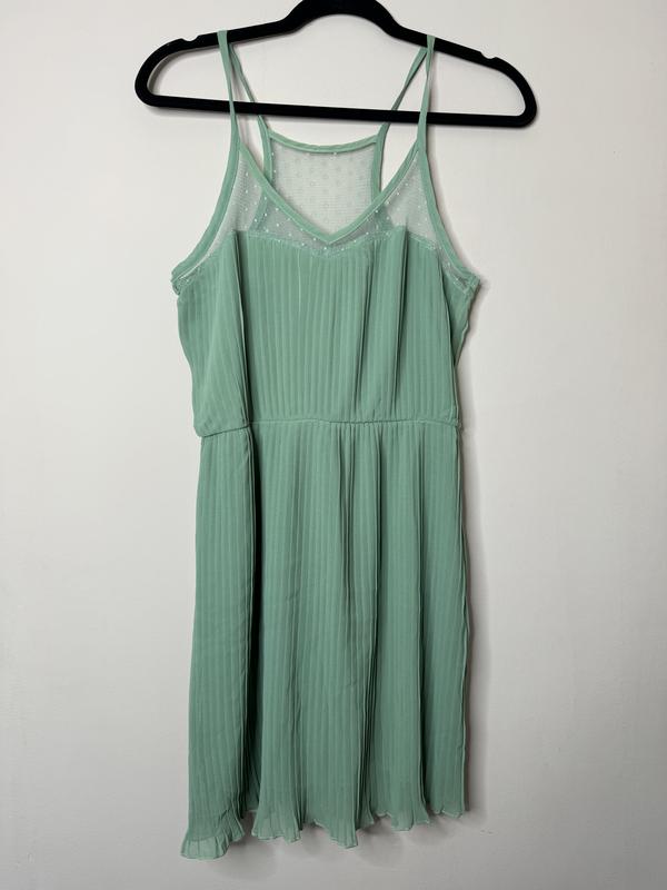 Сукня — ціна 150 грн у каталозі Сарафани Купити жіночі речі за доступною ціною на Шафі Україна