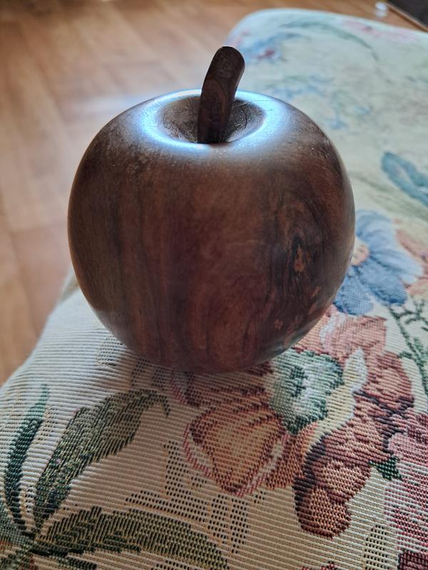 Статуэтка яблочко из дерева — цена 125 грн в каталоге Статуэтки Купить товары для дома и быта по