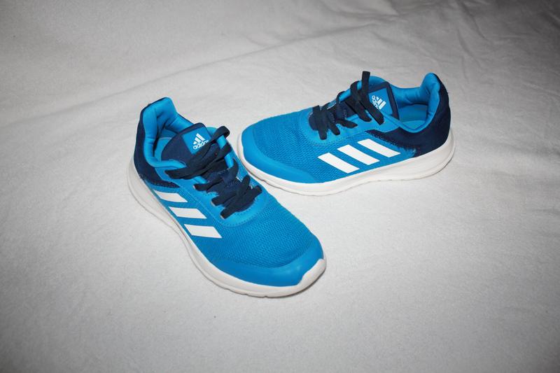 Кросівки фірми adidas 36 розміру за устілкою 23 см. — ціна 750 грн у ...