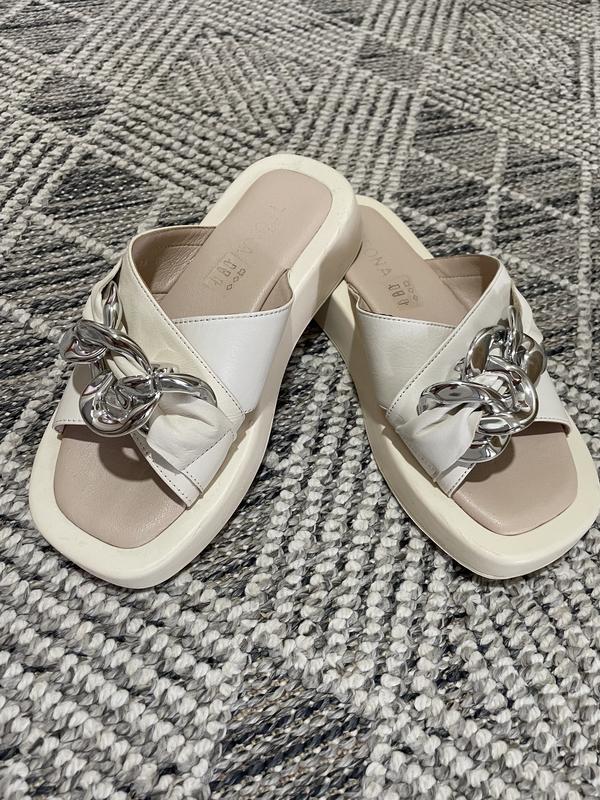 Кожаные шлепанцы — цена 700 грн в каталоге Шлепанцы Купить женские вещи по доступной цене на