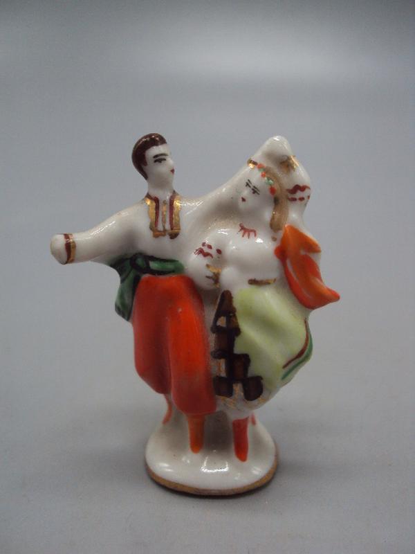 Фигура фарфор статуэтка миниатюра барановка танцоры украинский танец 4 4 см под реставрацию №19