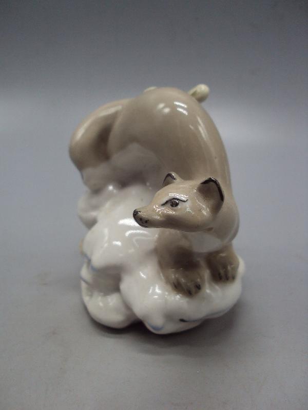 Фигура фарфор статуэтка лзфи хорек сурок ласка горностай высота 9 см длина 9 см под реставрацию