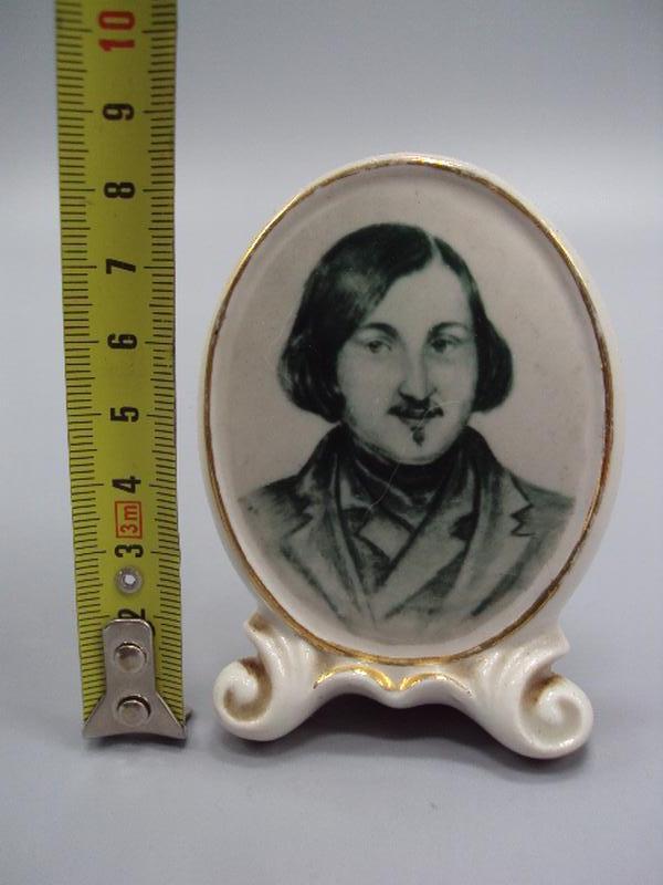 Фигура фарфор статуэтка полонное зхк писатель николай гоголь высота 8 2 см ширина 5 9 см №14596