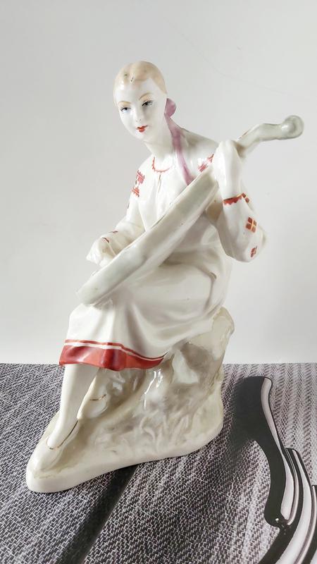 Статуетка бандуристка фарфорова вінтажна коллекційна вінтаж — ціна 2555 грн у каталозі Статуетки