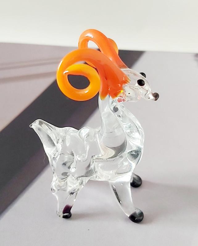 Статуетка баран із кольорового скла — ціна 300 грн у каталозі Статуетки Купити товари для дому