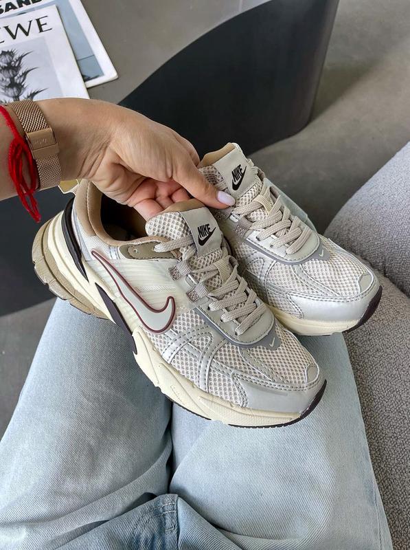 Класні жіночі кросівки nike v2k runtekk beige бежеві — ціна 2999 грн у ...
