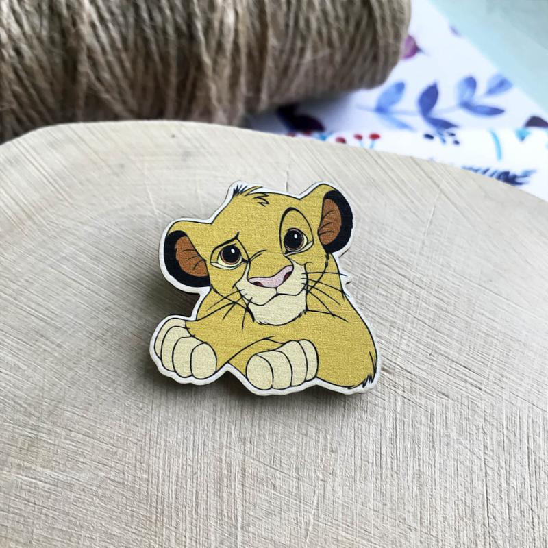 Значок з дерева король лев — ціна 49 грн у каталозі Сувеніри Купити товари для дому та побуту