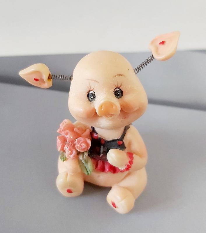 Статуэтка свинка очень хорошенькая — цена 155 грн в каталоге Статуэтки Купить товары для дома и