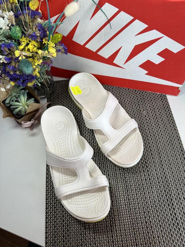 Оригінальні шльопанці Crocs — ціна 679 грн у каталозі Шльопанці Купити жіночі речі за доступною