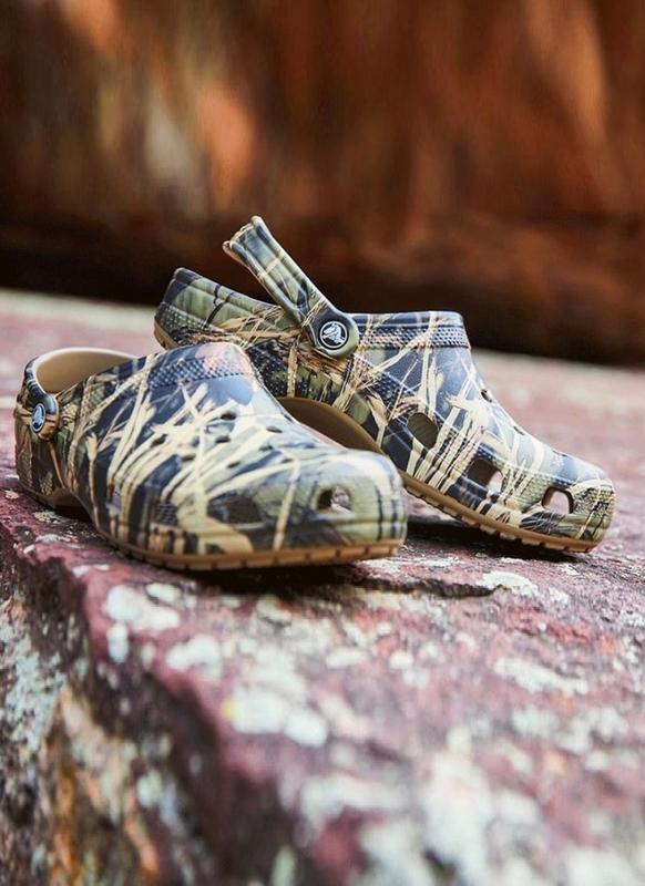 Crocs classic khaki store
