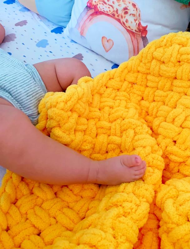 Плюшевий плед руками — ціна 900 грн у каталозі Пледи Купити товари для дому та побуту за