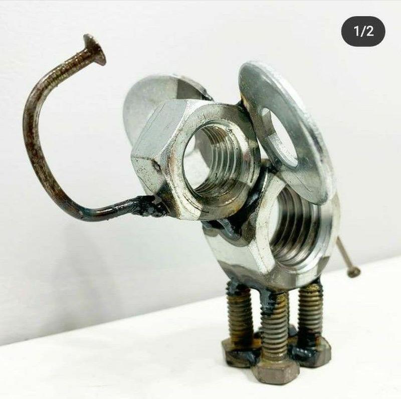 Металева статуетка у вигляді слона із цвяхів та болтів — ціна 800 грн у каталозі Статуетки