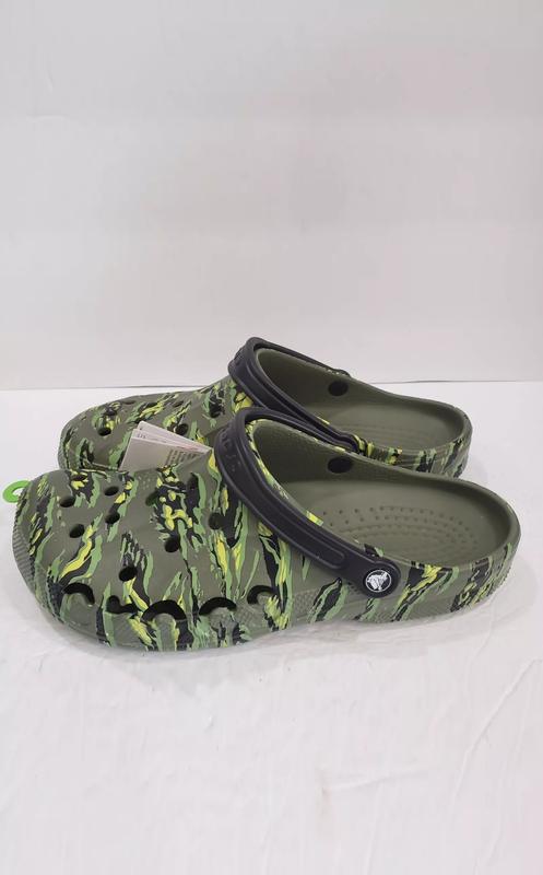 Seasonal crocs store