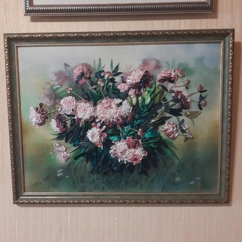 Картина вишита стрічками півонії — ціна 3800 грн у каталозі Картини Купити товари для дому та