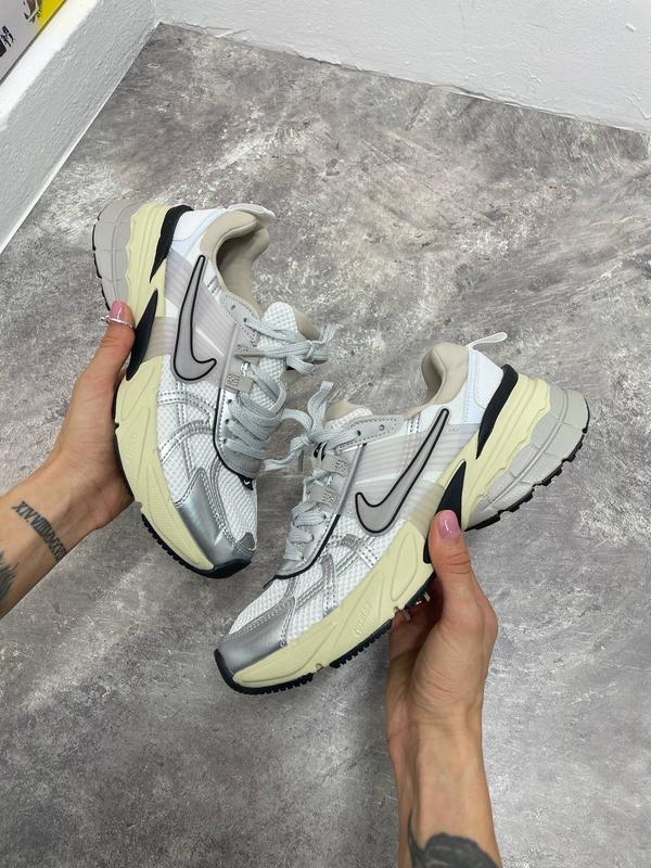 Кросівки nike v2k runtekk "summit white metallic silver" — ціна 2550 ...