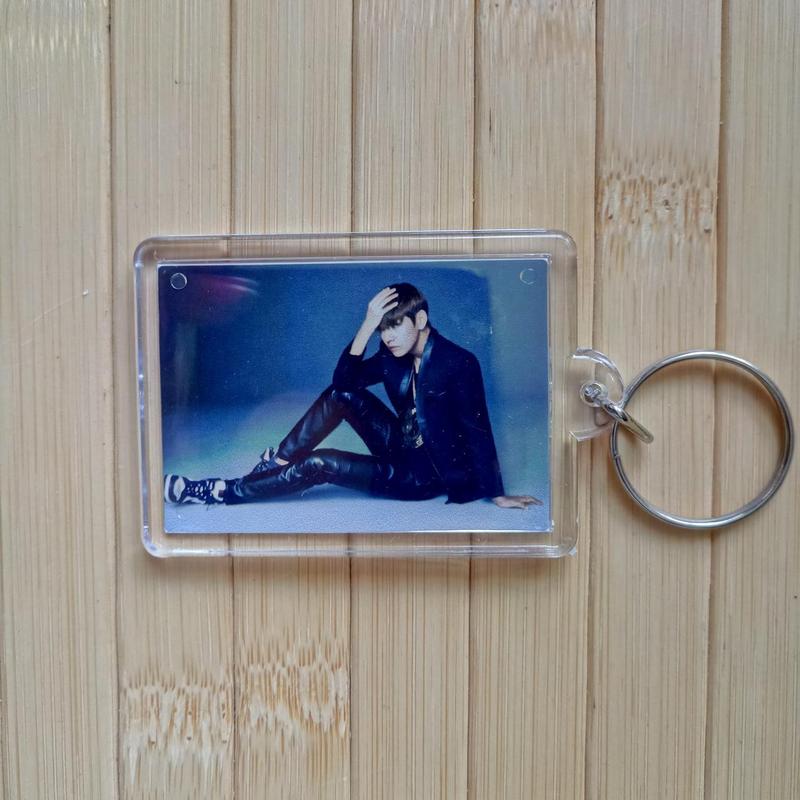 Брелок кім тахен Kim Tae Hyung Bts — ціна 30 грн у каталозі Брелоки