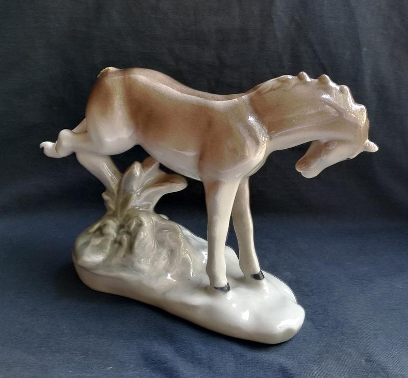 Статуэтка фарфор конь винтаж румыния — цена 200 грн в каталоге Статуэтки Купить товары для