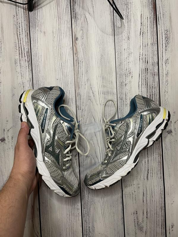 Кросівки mizuno wave inspire 6 — ціна 1400 грн у каталозі Кросівки ...