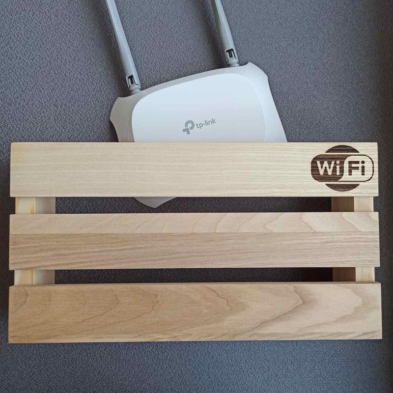 Полиця для Wi Fi роутера навісна з гравіюванням — ціна 600 грн у
