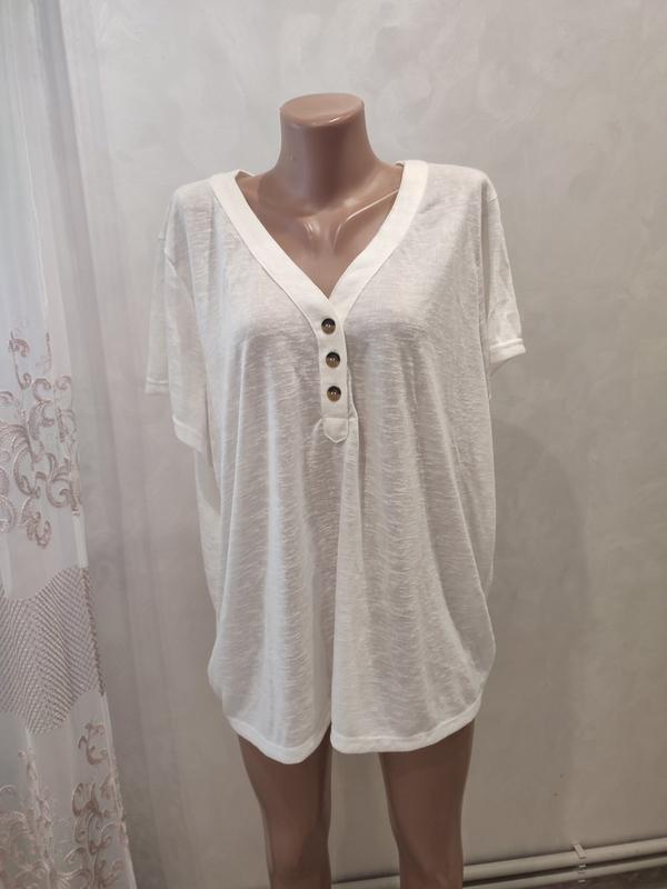 Футболка — ціна 200 грн у каталозі Футболки Купити жіночі речі за доступною ціною на Шафі