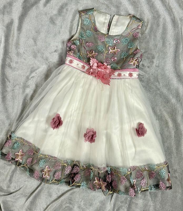 Святкова сукня — ціна 100 грн у каталозі Сукні Купити дитячі речі за доступною ціною на Шафі