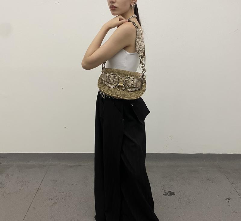 Вінтажна сумка Guess — ціна 2550 грн у каталозі Сумки Купити аксесуари за доступною ціною на