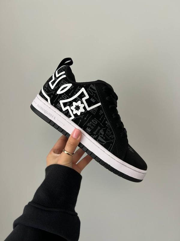 Dc sneakers store