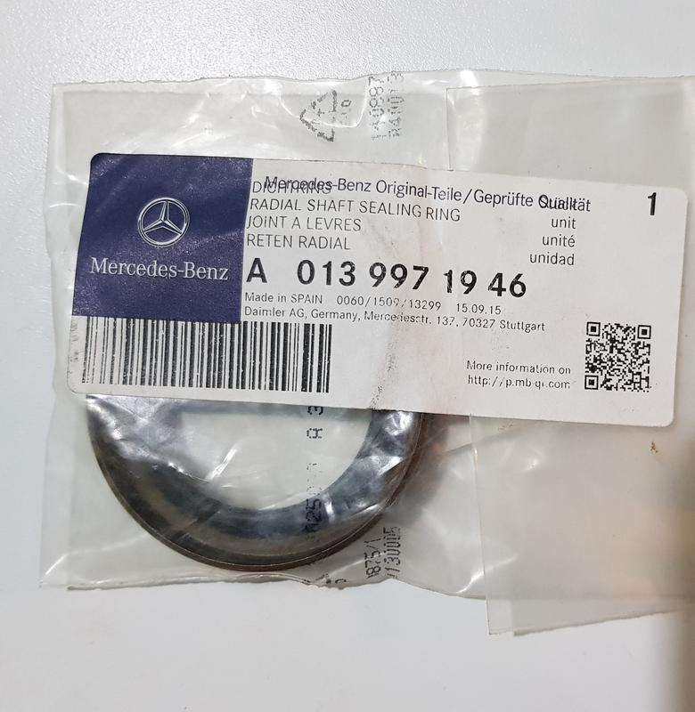 Сальник редуктора переднього мосту правий a0139971946 mercedes — цена ...