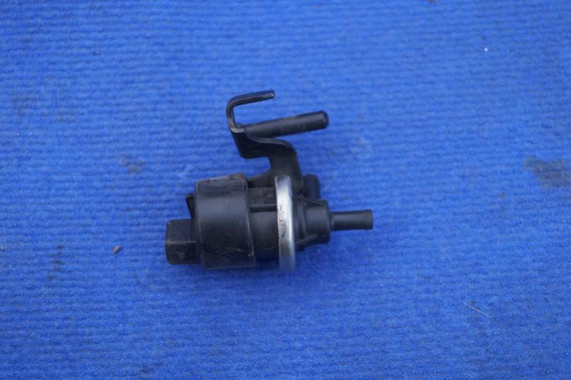 Соленоидный электромагнитный клапан Audi 80 90 B4 91 95г — цена 300 грн в каталоге Автолампы