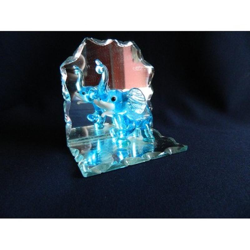 Статуэтка слон на зеркале пластик — цена 180 грн в каталоге Статуэтки Купить товары для дома и