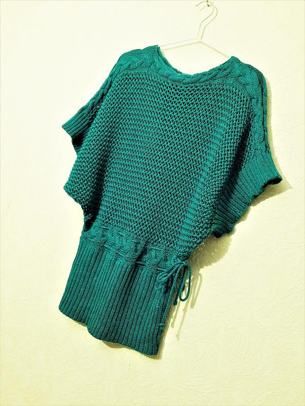 Красива вязана накидка бірюза безрукавка світло синя тепла ажурна жіноча жилека кофтинка демі