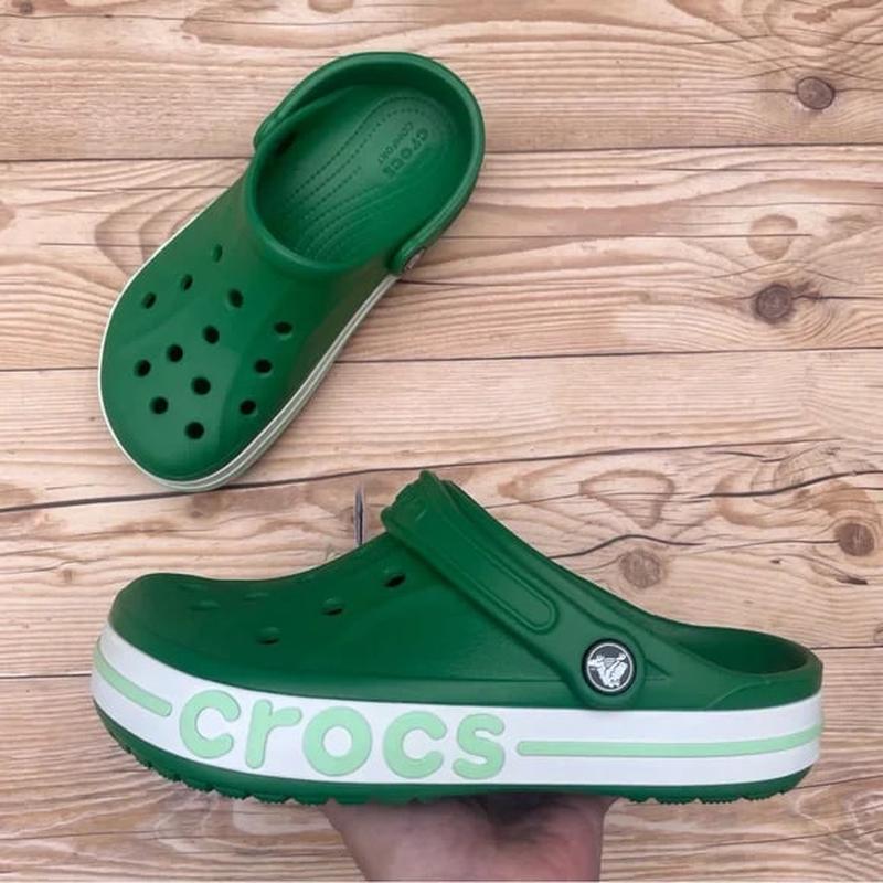 Kelly green crocs store