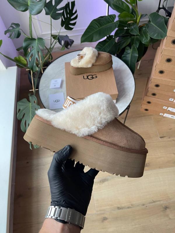 Ugg Funkette Slipper Platform Chestnut жіночі капці — ціна 4099 грн у каталозі Уггі Купити