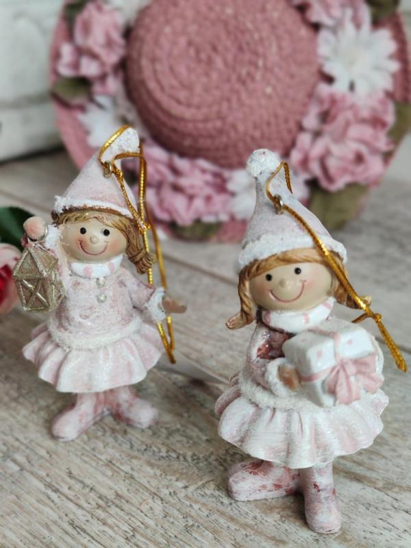 Статуетка підвіска дівчатко з подарунком H 10см — ціна 186 грн у каталозі Статуетки Купити