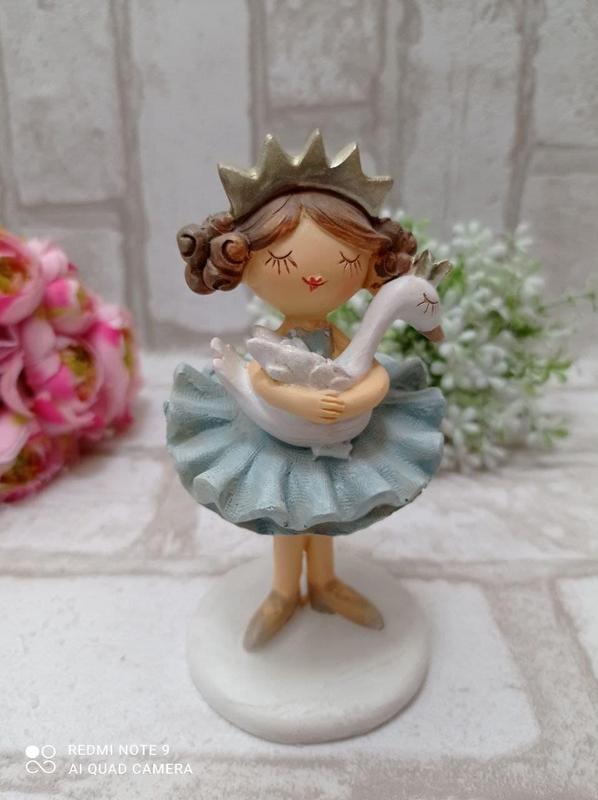 Статуэтка из керамики девочка с гусем H 11 см — цена 372 грн в каталоге Статуэтки Купить