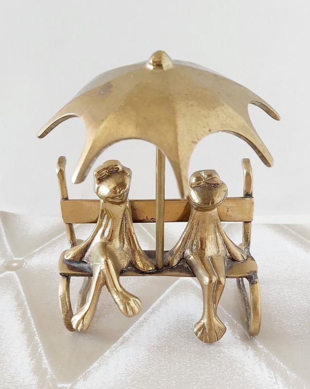 Статуэтка лягушки под зонтиком бронзовая винтаж — цена 1000 грн в каталоге Статуэтки Купить