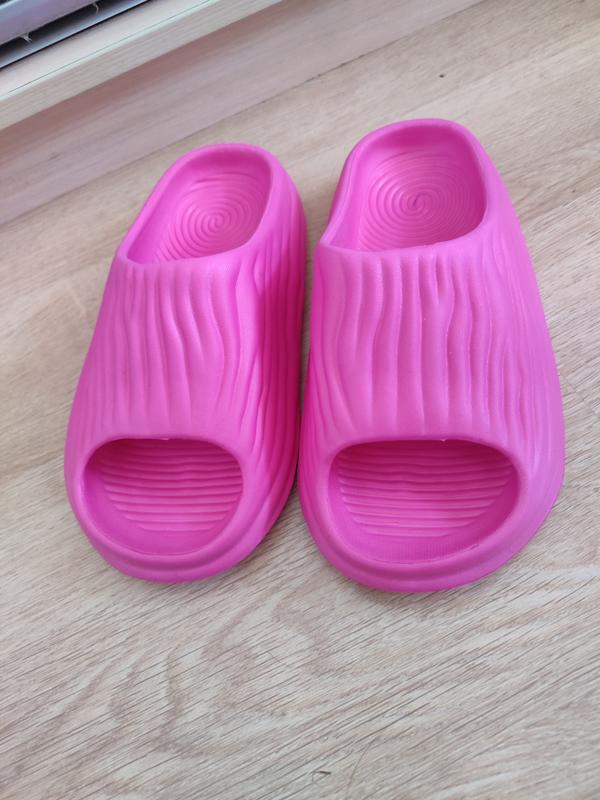 Шльопанці — ціна 200 грн у каталозі Шльопанці Купити жіночі речі за доступною ціною на Шафі