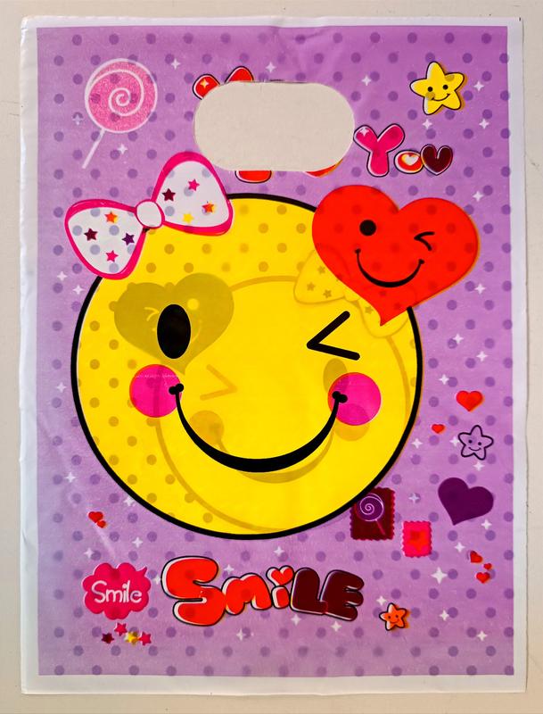 Поліетиленові подарункові пакети з прорізною ручкою 15 20 см 100 шт — ціна 60 грн у каталозі