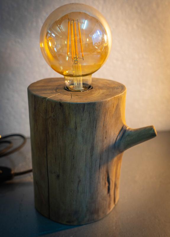 Настільний декоративний світильник із дерева — цена 600 грн в каталоге Светильники Купить товары