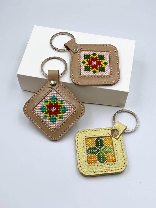 Шкірянмй брелок український сувенір — ціна 211 грн у каталозі Аксесуари Купити товари для дому