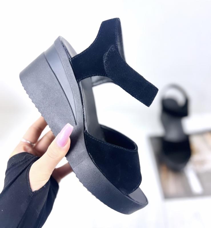 Босоніжки на танкетці замшеві жіночі — ціна 1400 грн у каталозі ...