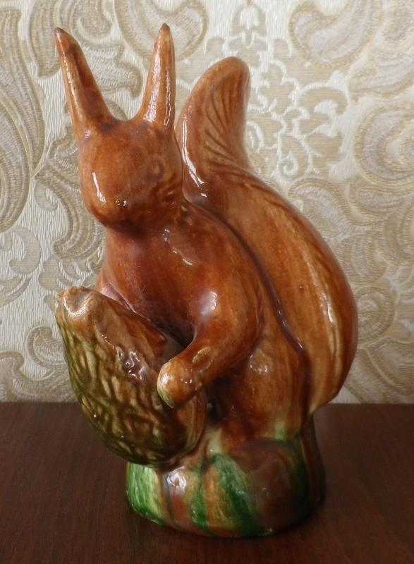 Статуетка білка з шишкою 15 см холодичина — ціна 450 грн у каталозі Статуетки Купити товари