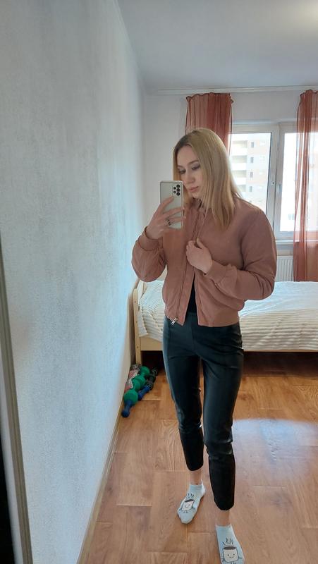 Бомбер — цена 250 грн в каталоге Куртки Купить женские вещи по доступной цене на Шафе Украина