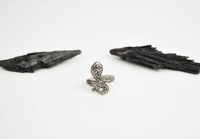 Кільце змія — ціна 300 грн у каталозі Кільця і персні Купити аксесуари за доступною ціною на