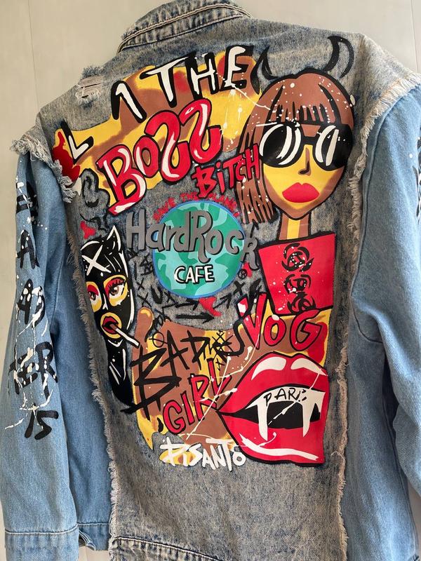 Джинсова курточка з графітті — ціна 590 грн у каталозі Куртки Купити жіночі речі за доступною