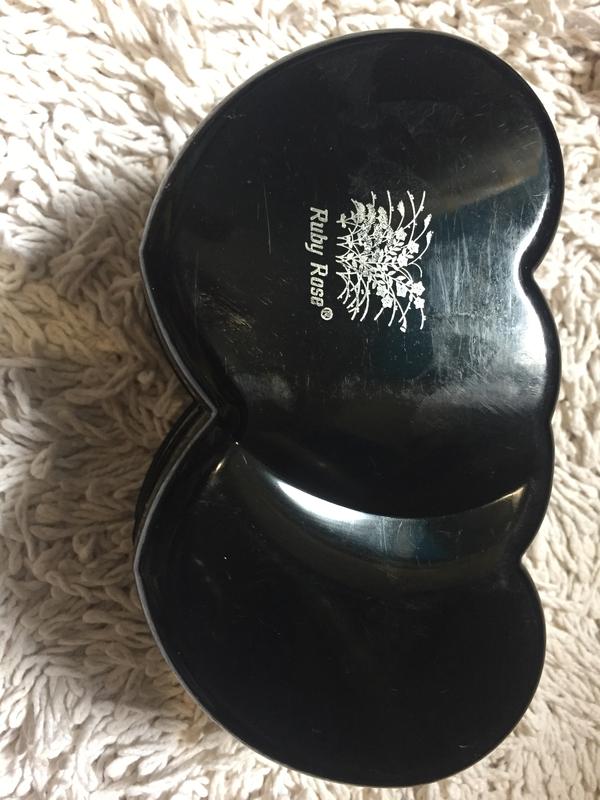 Палетка теней — цена 45 грн в каталоге Тени для век Купить товары для красоты и здоровья по