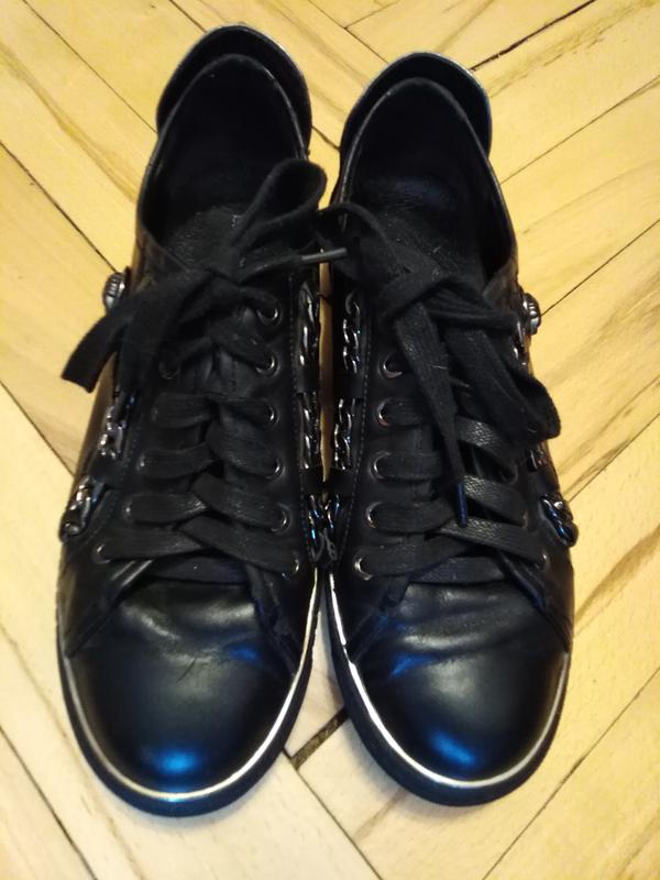 Шкіряні кросівки — ціна 700 грн у каталозі Кросівки Купити жіночі речі за доступною ціною на